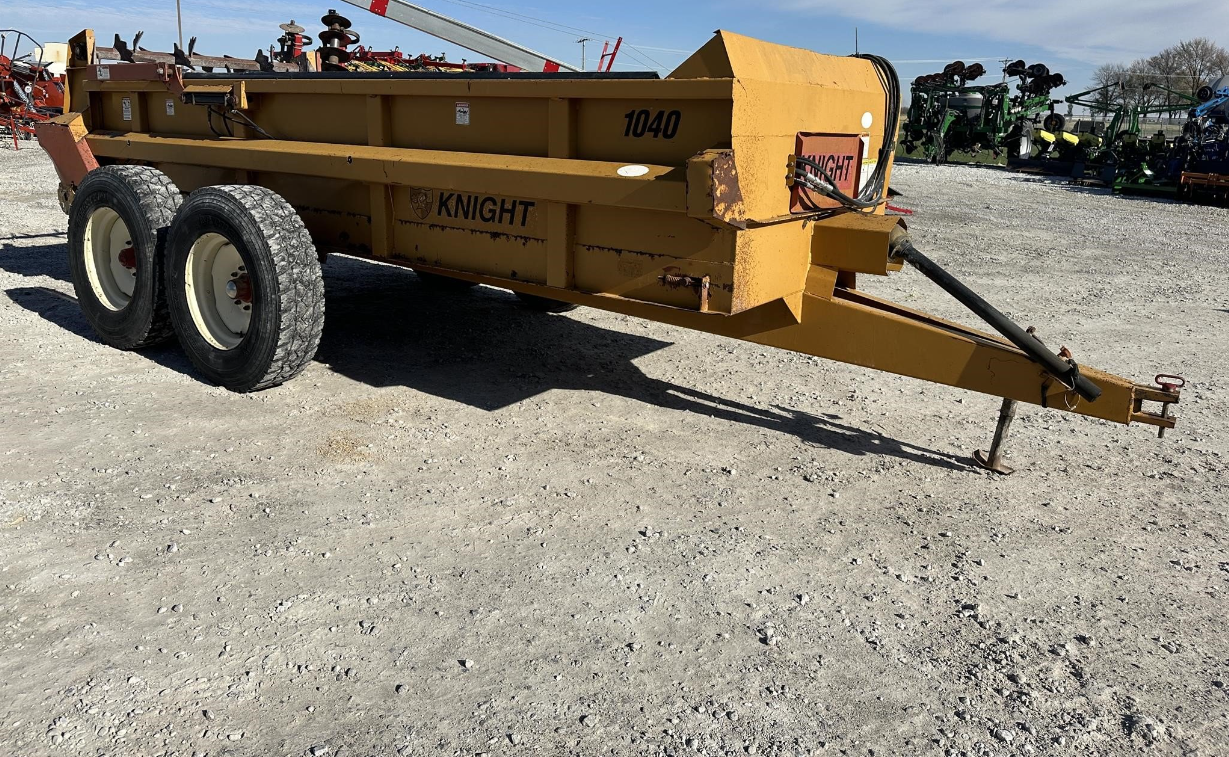 SOLD - Knight 1040 Manure Handling Manure Spreaders - Dry | Tractor Zoom