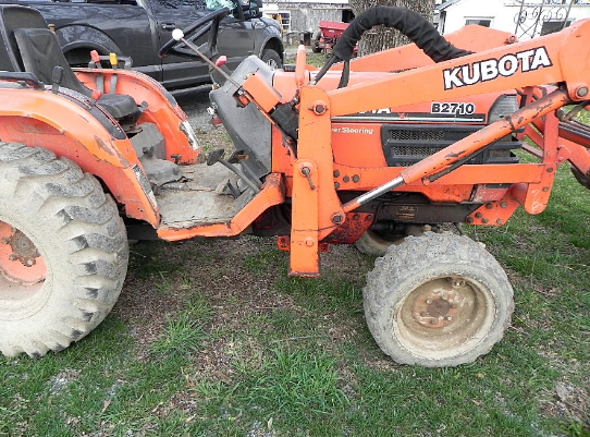 Kubota B2710 Tractors For Sale with 4,999 Hrs | Tractor Zoom