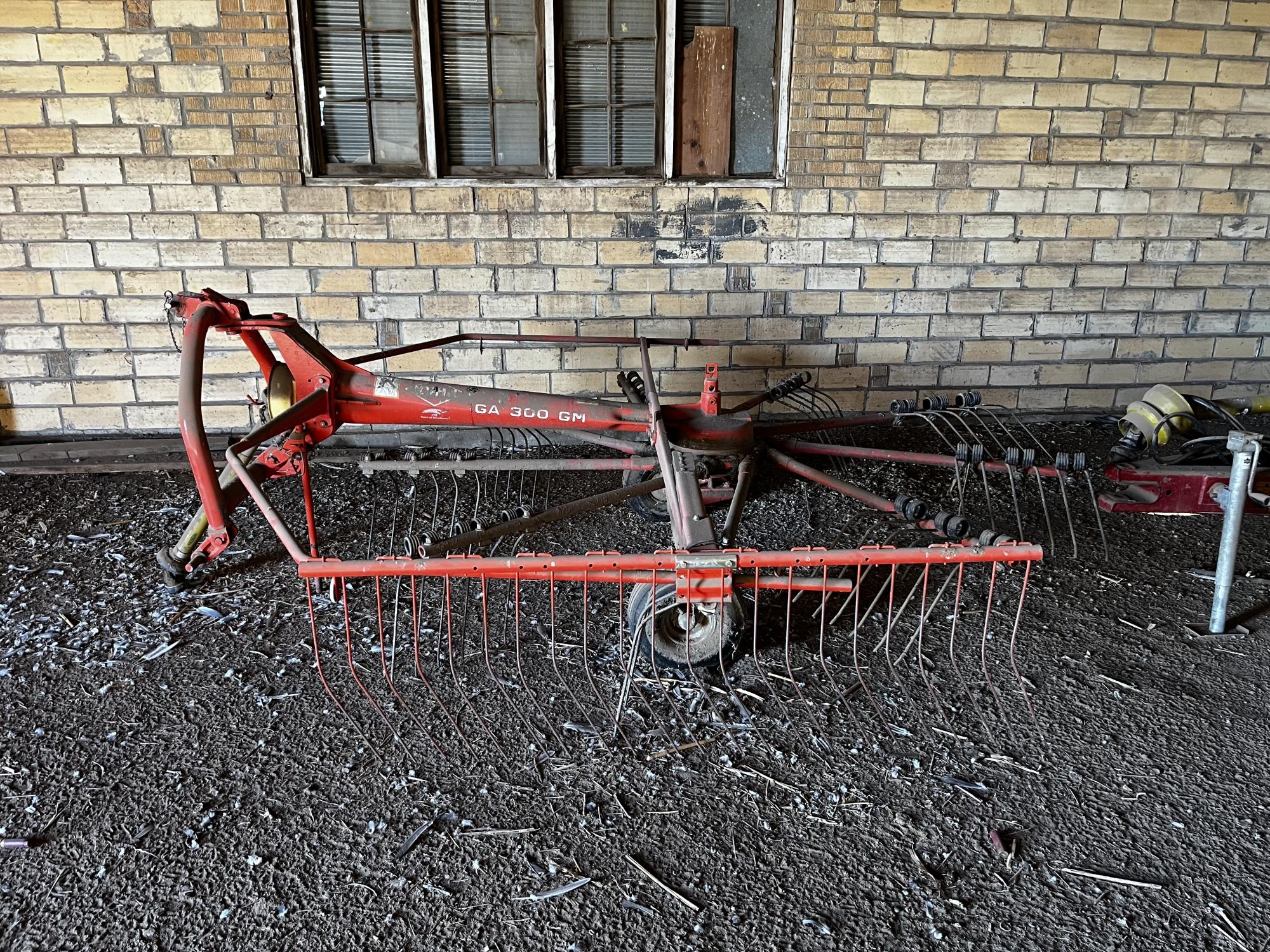 Kuhn GA300GM Hay and Forage Hay - Rakes/Tedders for Sale | Tractor Zoom