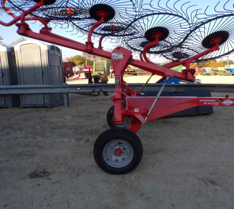 SOLD - Kuhn SR110 Hay and Forage | Tractor Zoom