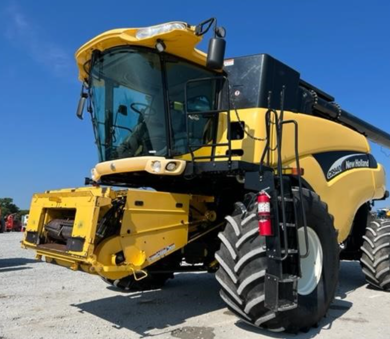 SOLD - New Holland CR940 Combines Class 6 | Tractor Zoom