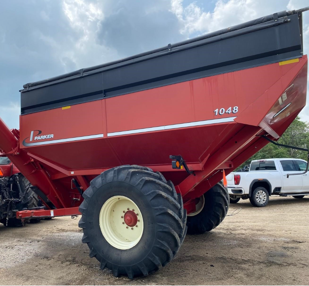 SOLD - Parker 1048 Harvesting Grain Carts | Tractor Zoom