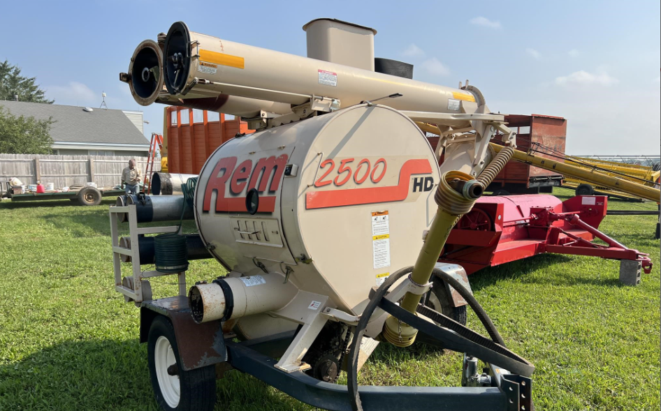 SOLD - REM 2500HD Harvesting Grain Vacuums | Tractor Zoom
