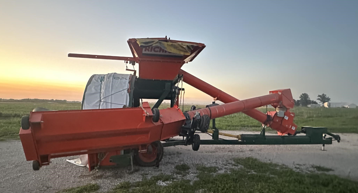 Richiger R10 Harvesting Grain Baggers for Sale | Tractor Zoom