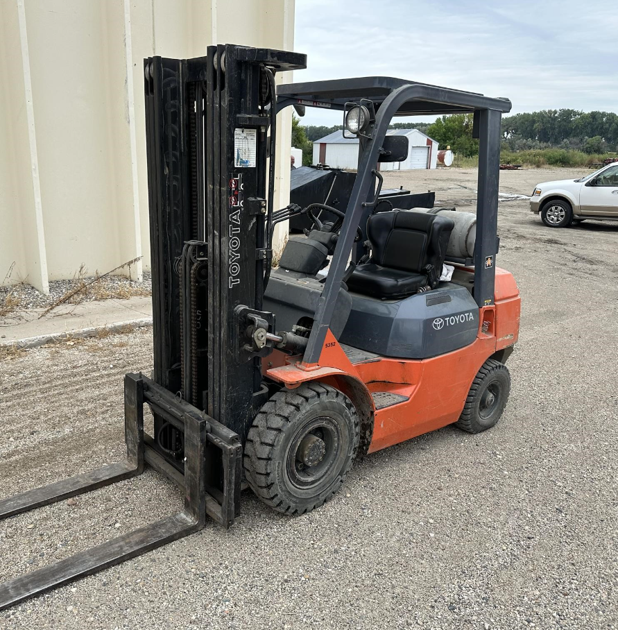 Toyota 7FGU25 Construction Forklifts for Sale | Tractor Zoom