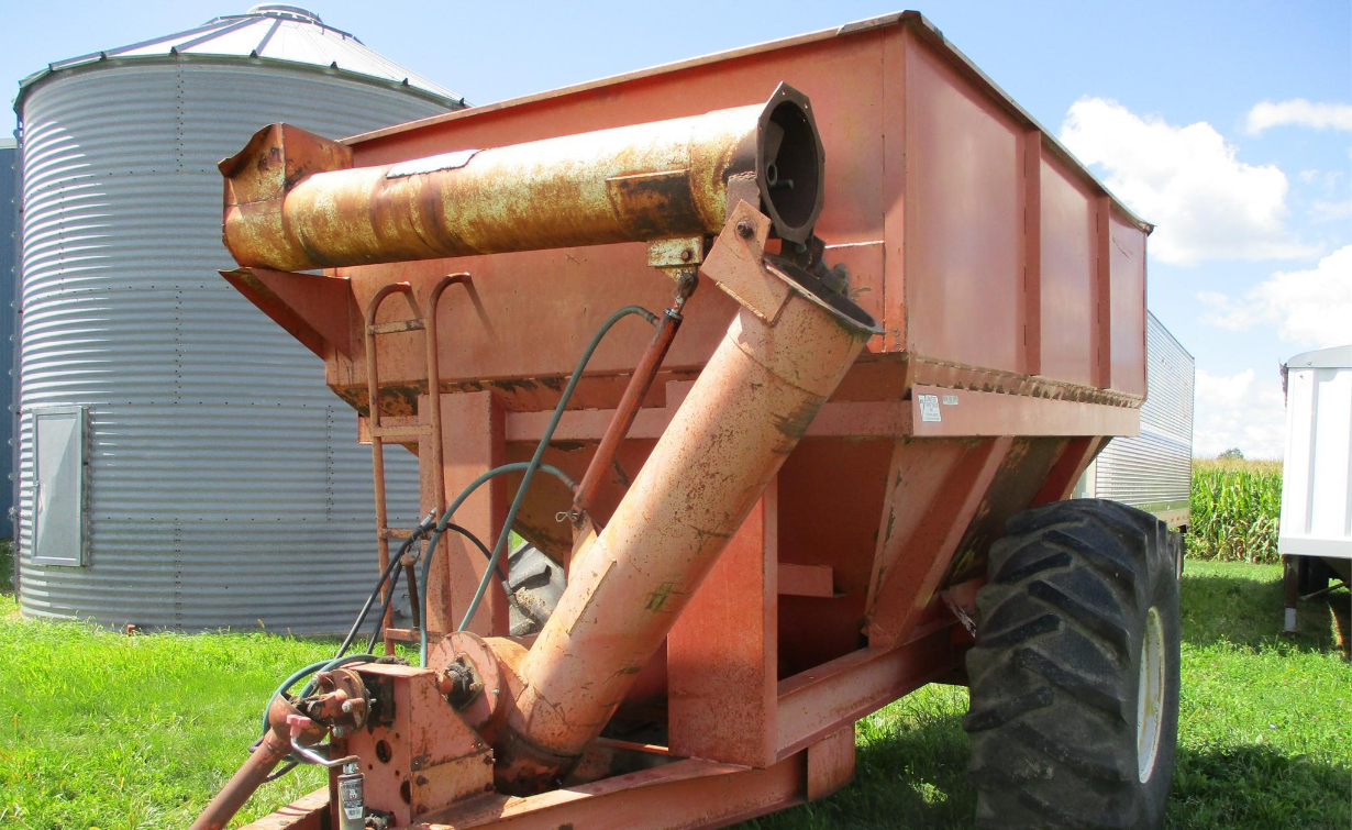 SOLD - United Farm Tools 400 Harvesting Grain Carts | Tractor Zoom