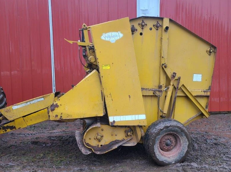 SOLD - Vermeer 605F Hay and Forage Balers - Round | Tractor Zoom