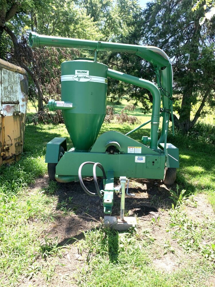 SOLD - Walinga 510 Harvesting Grain Vacuums | Tractor Zoom