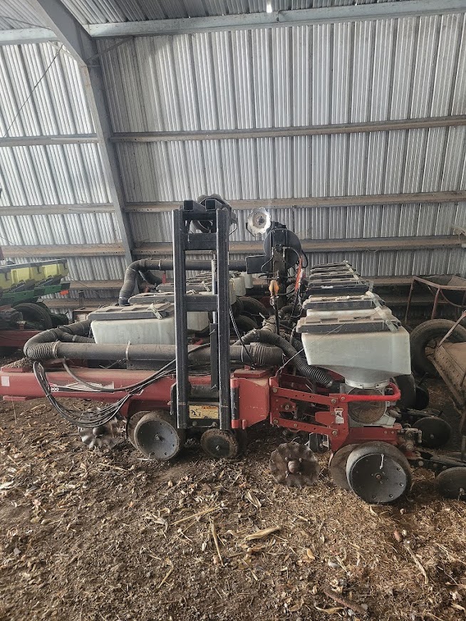 SOLD - White 8300 Planting Planters | Tractor Zoom