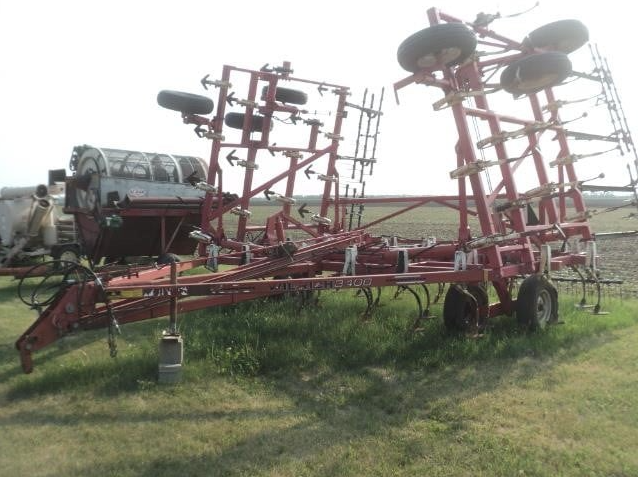 SOLD - Wil-Rich 3400 Tillage Field Cultivators | Tractor Zoom