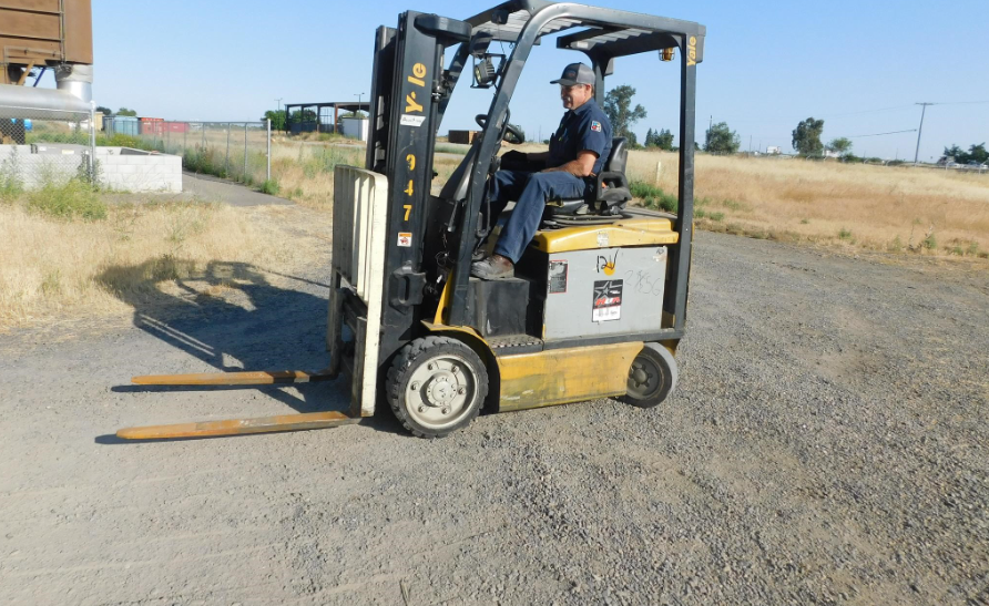 SOLD - Yale ERC050VG Construction Forklifts | Tractor Zoom
